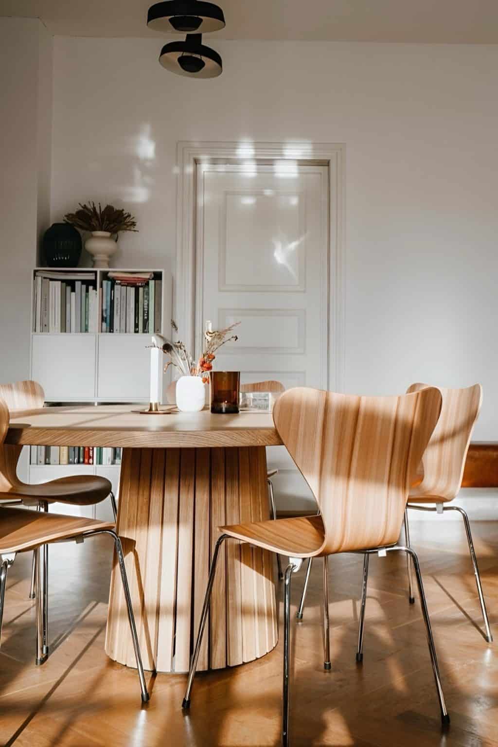 Arne Jacobsen - Iconic Chairs & Timeless Modernist Design